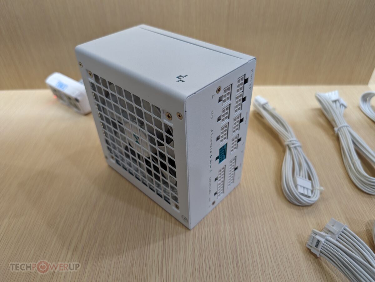 پاورهای دیپکول سازگار با استانداردهای ATX 3.1 و PCIe 5.1 در نمایشگاه ...